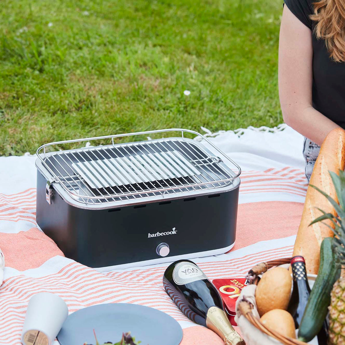 Trek eropuit met Barbecook’s tafelbarbecue Carlo en je picknickmand!