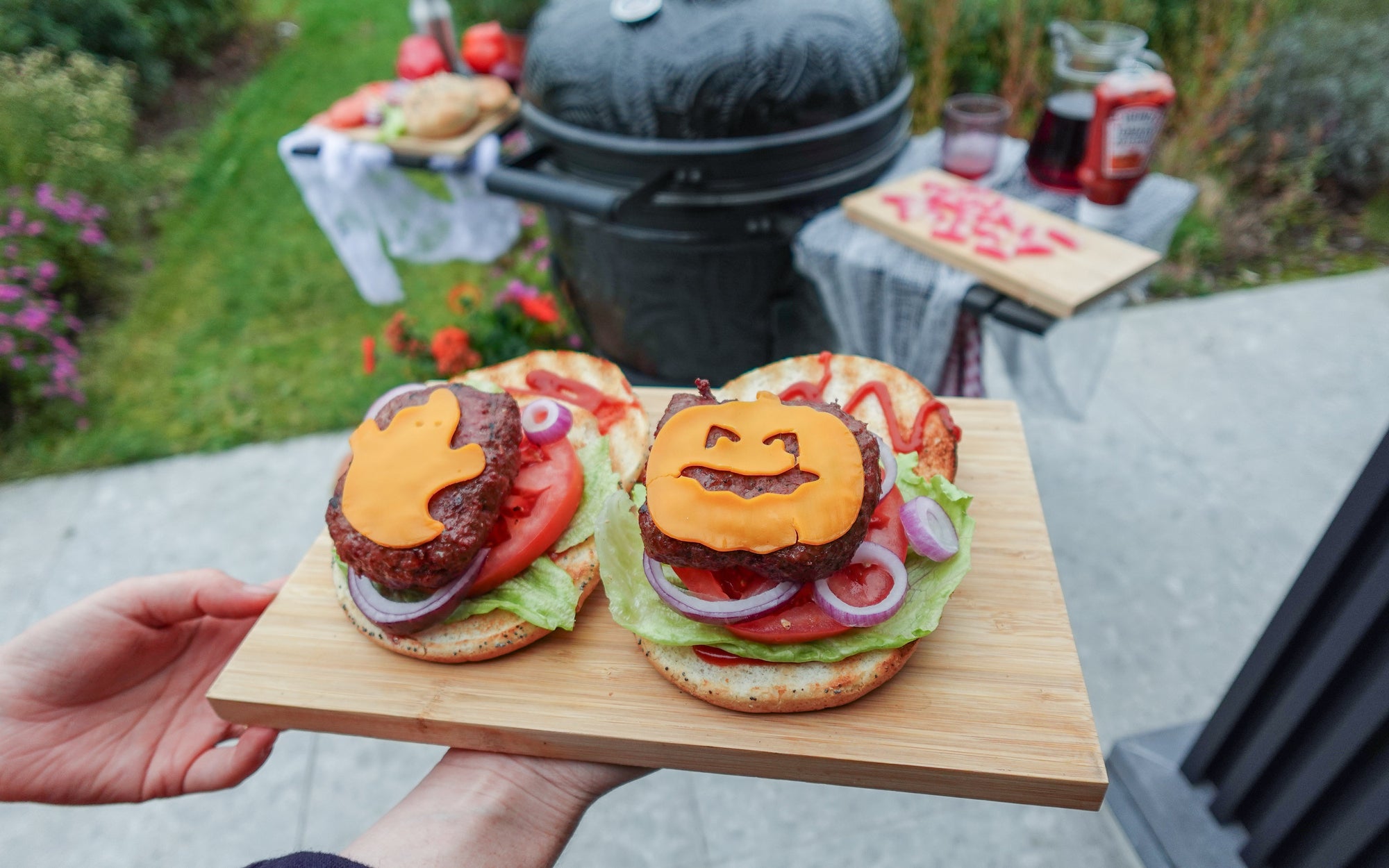 Halloween Spooky Grilled Burgers – Barbecook